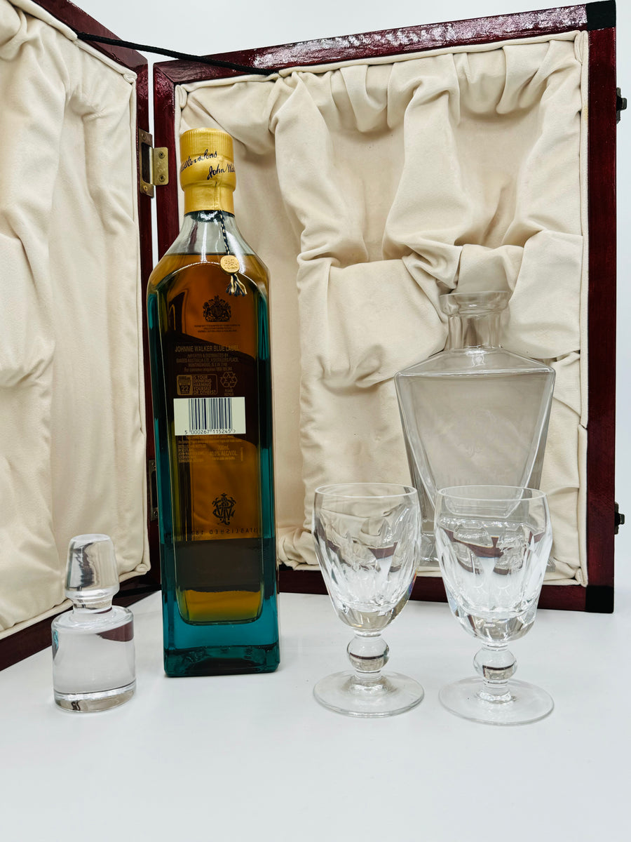 Johnnie walker Blue label With two crystal glasses and decanter in Woo ...
